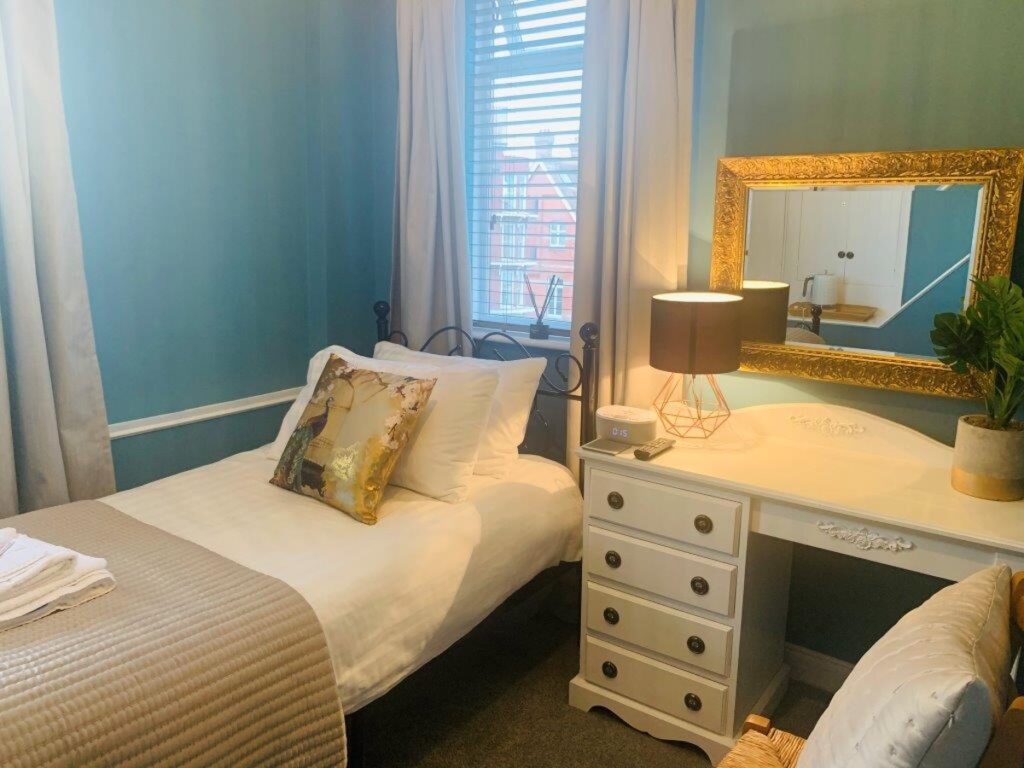 Single Ensuite – The Limes Hotel